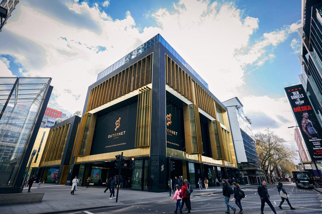 Outernet: Free digital shows in London - Travel with Style