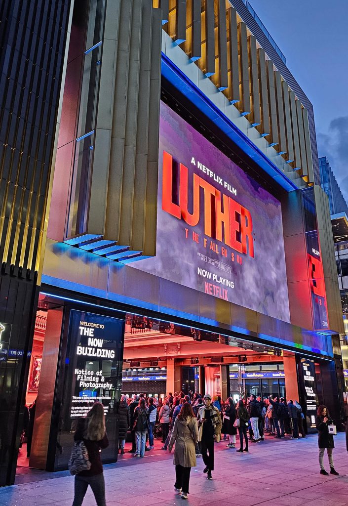 Outernet: Free digital shows in London - Travel with Style